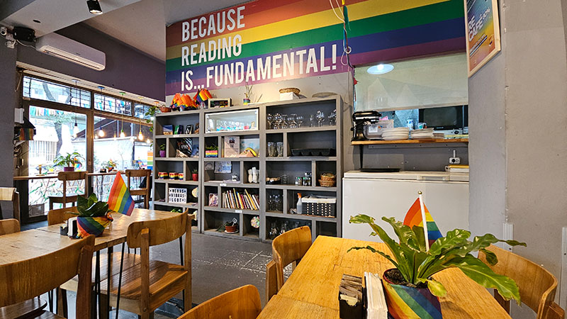 3 bars to discover the LGBTIQA+ offer - VisitBUE